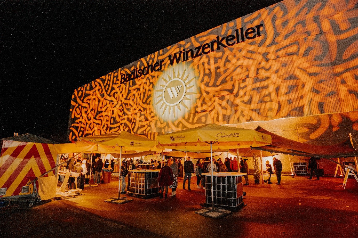 Glühweinnacht 2025: Der Badische Winzerkeller und Everso Music laden zum stimmungsvollen ...